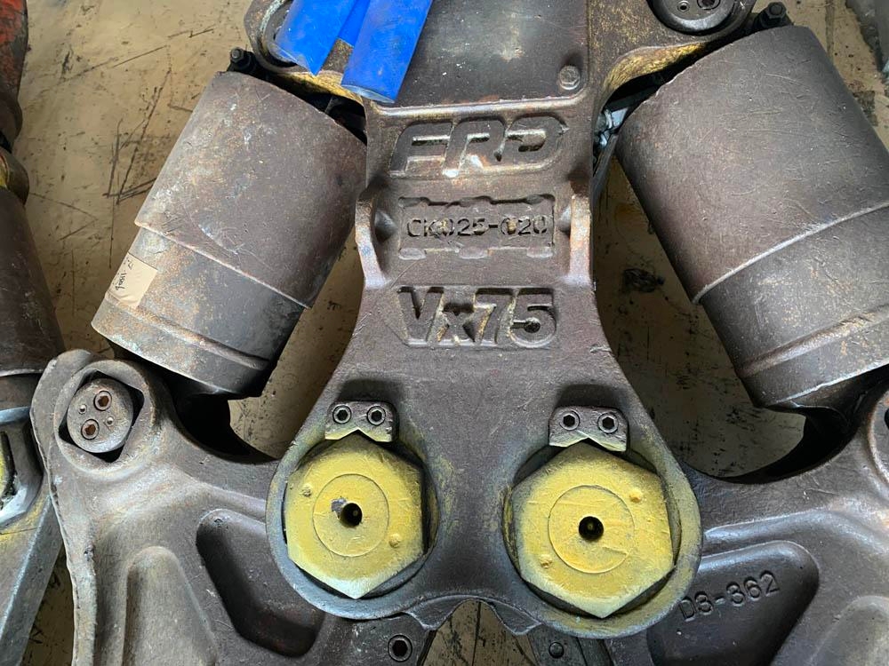 0.25用大割圧砕機｜VX75（10*8）（CR03-020） | 建機プラットホーム